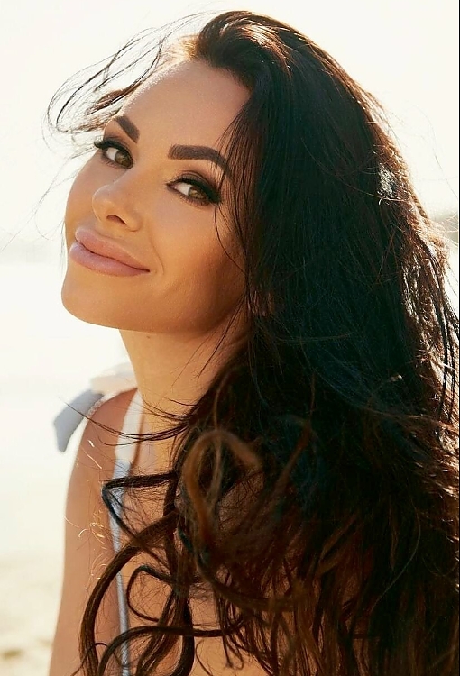 Long hair women - meet single long haired woman for marriage